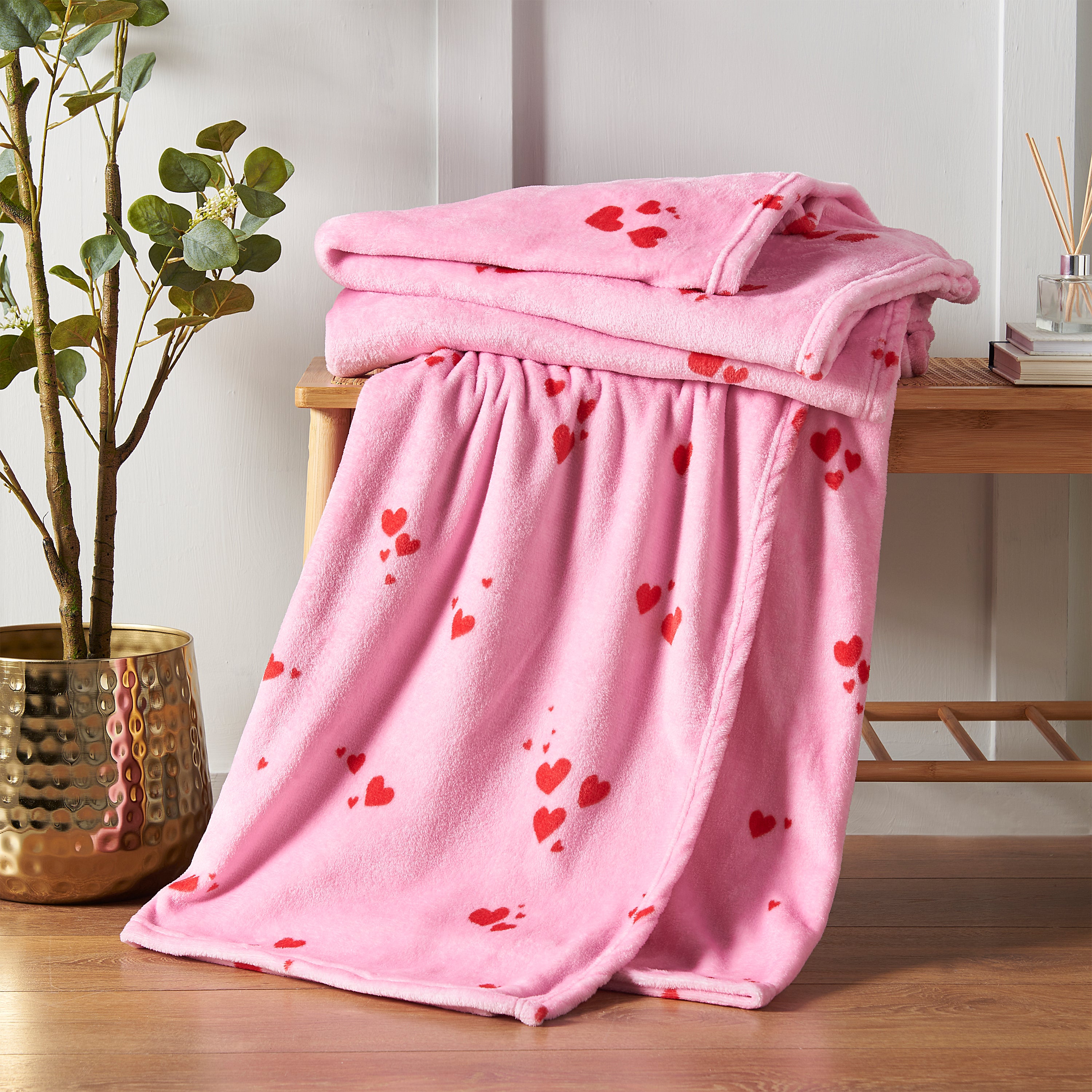 Heart Blanket Throw - Pink – Williamsons Factory Shop