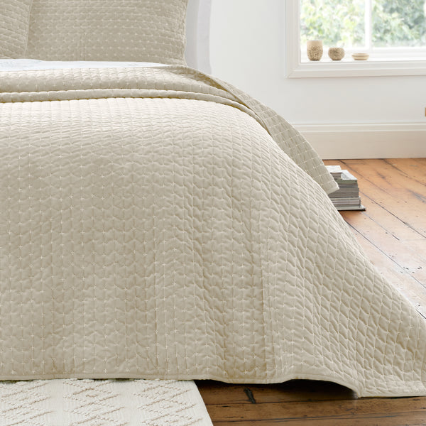 Bedspreads | Quilted Bedspreads & Luxury Bedspreads – Williamsons ...